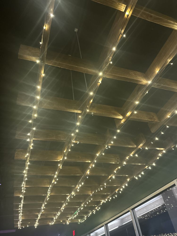 SCARY CANARY PUB - TOMBALL - Updated December 2025 - 13 Photos & 10 ...