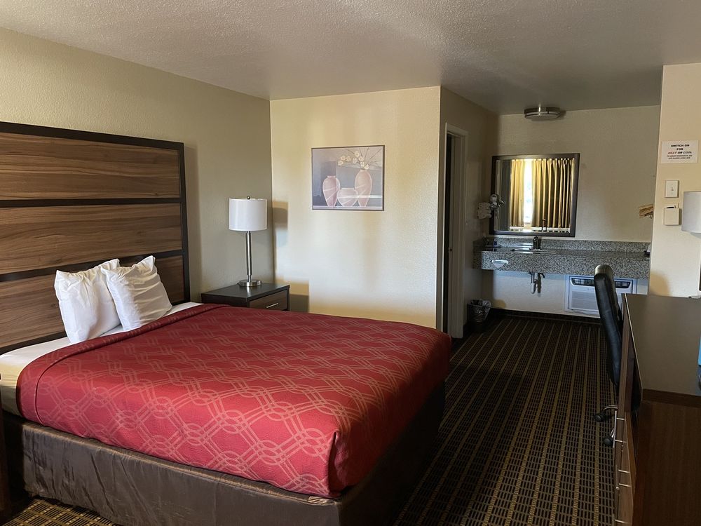 RODEWAY INN - Updated December 2025 - 70 Photos & 24 Reviews - 1212 ...