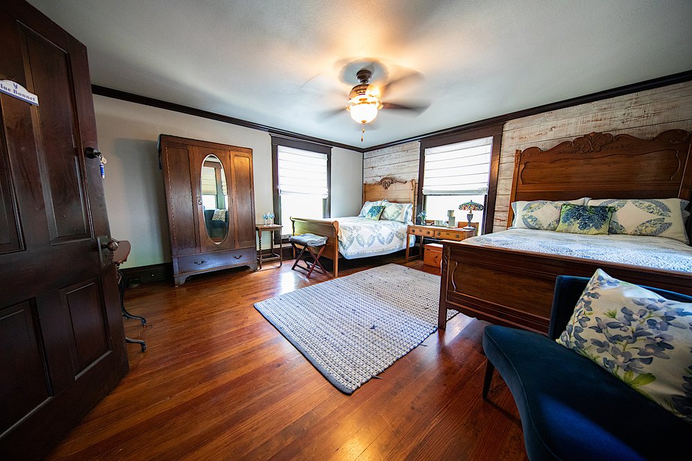 RED GATE INN - Updated January 2025 - 47 Photos & 12 Reviews - 811 N ...