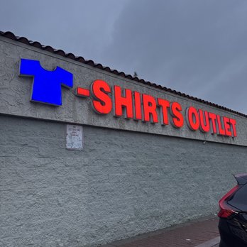 Outlet t shirts store