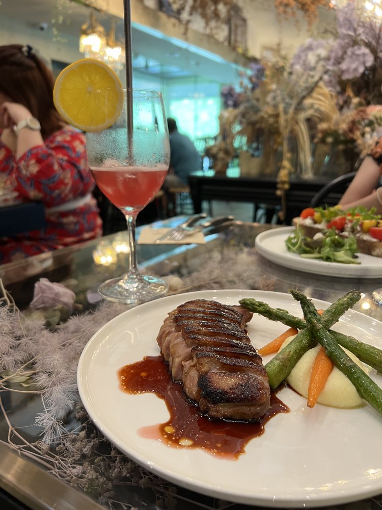 LE JARDIN - Updated January 2025 - 15 Photos - 5 Cox Terrace, Singapore ...