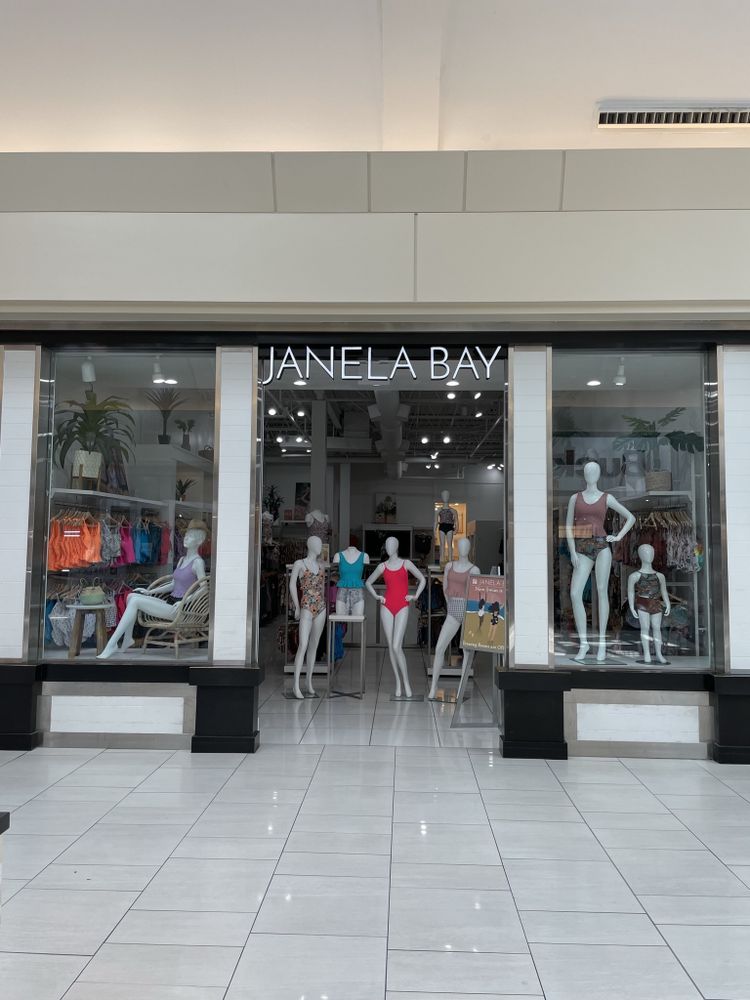 JANELA BAY - Updated June 2025 - 14 Photos - 575 E University Pkwy ...