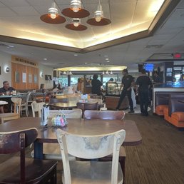 VILLAGE INN - Updated January 2026 - 690 Photos & 424 Reviews - 313 ...