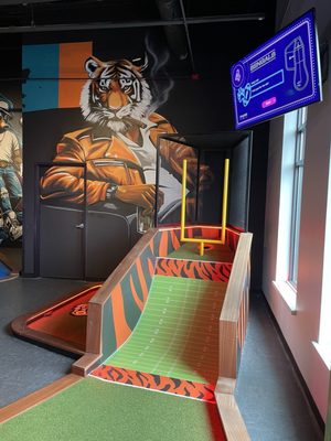 PAR 3 - Updated December 2024 - 100 Photos & 12 Reviews - 1 Levee Wy ...