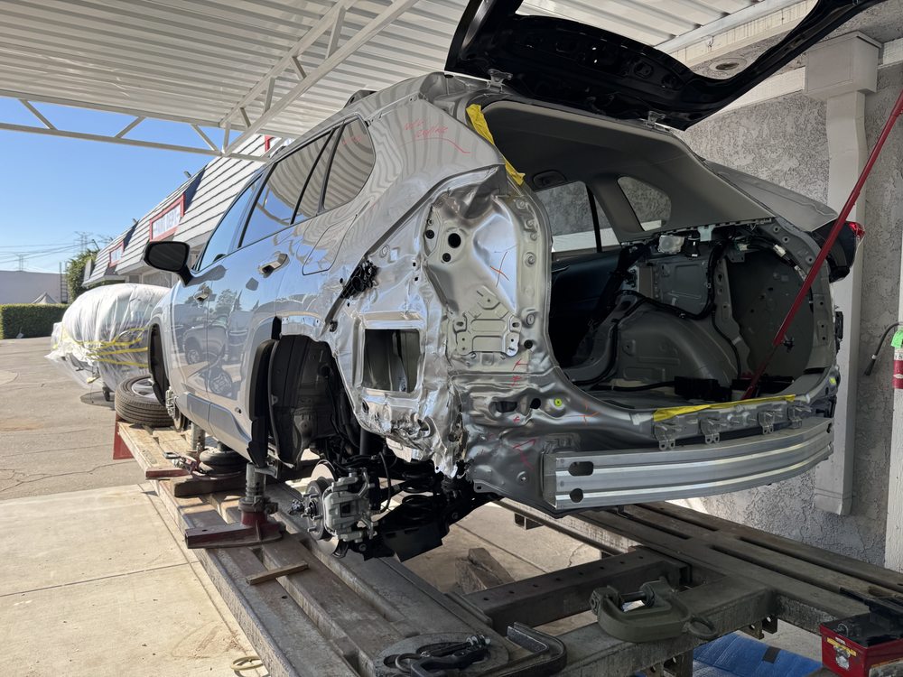 Yoshi S Auto Body Repair