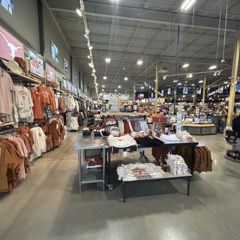 TYLER’S - ROUND ROCK - Updated December 2025 - 41 Photos - 2199 N ...