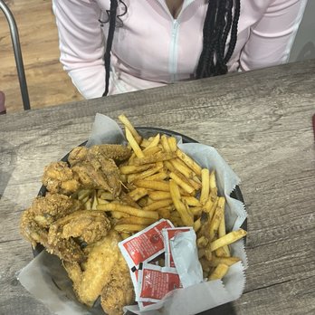 KIKI’S CHICKEN AND WAFFLES - Updated January 2026 - 52 Photos & 42 ...