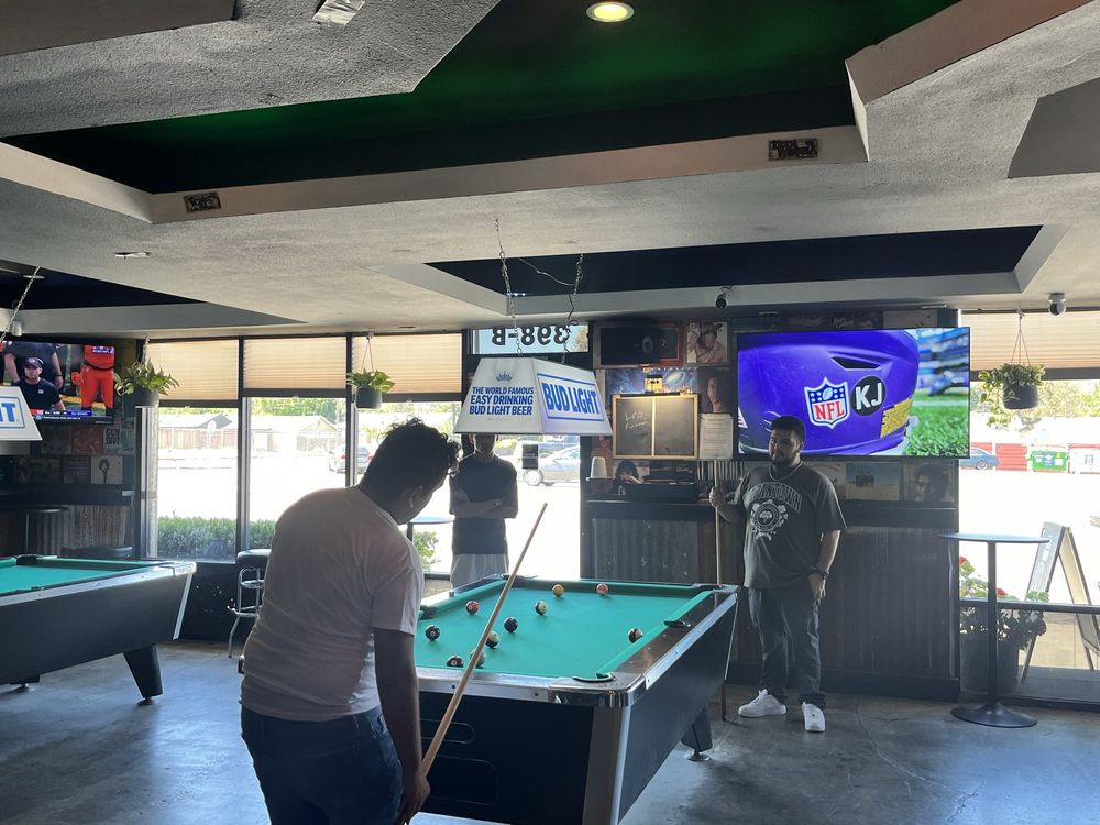 BURBANKS BITES AND BILLIARDS - Updated April 2025 - 35 Photos & 12 ...