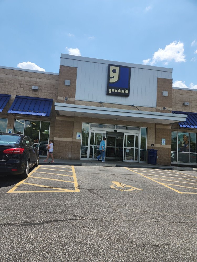 GOODWILL STORE & DONATION CENTER - Updated May 2026 - 2015 Meadow Ln ...