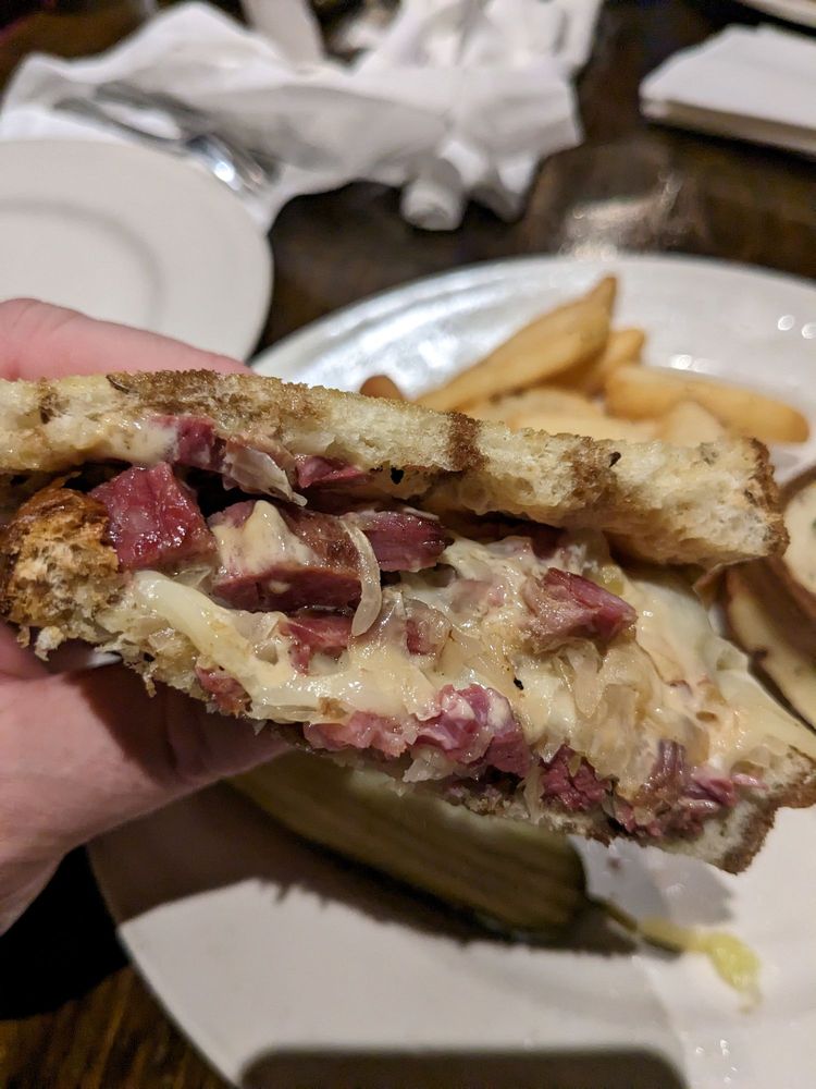 HIBERNIAN RESTAURANT & PUB - Updated October 2025 - 340 Photos & 360 ...