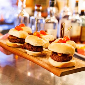 THE 007 PUB - Updated June 2024 - 100 Photos & 49 Reviews - 4330 W ...