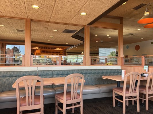 VILLAGE INN - Updated December 2025 - 154 Photos & 244 Reviews - 7051 ...