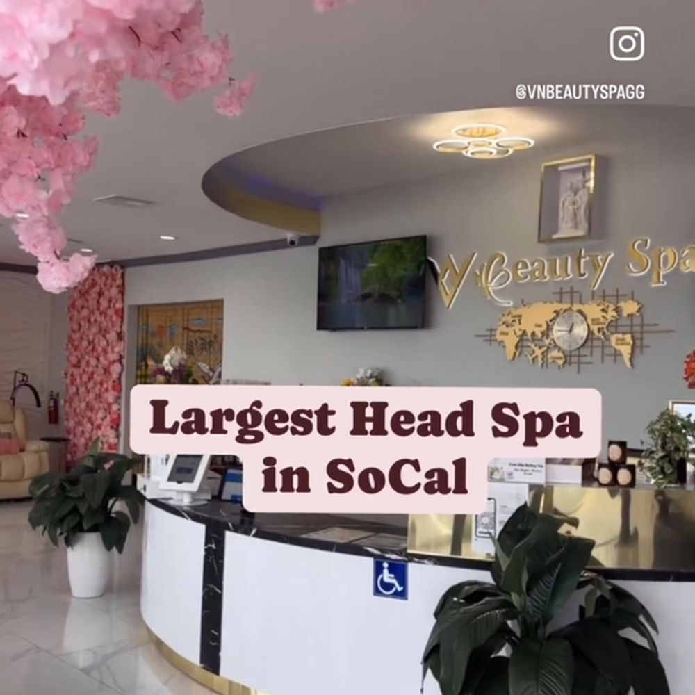 Lavish nail lounge store