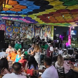 EL REFU - Updated September 2025 - 117 Photos & 91 Reviews - 17111 ...