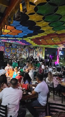 EL REFU - Updated October 2025 - 122 Photos & 93 Reviews - 17111 ...