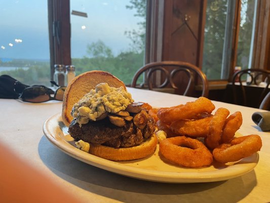 RACCOON SALOON - Updated June 2024 - 47 Photos & 125 Reviews - 1330 Rt ...