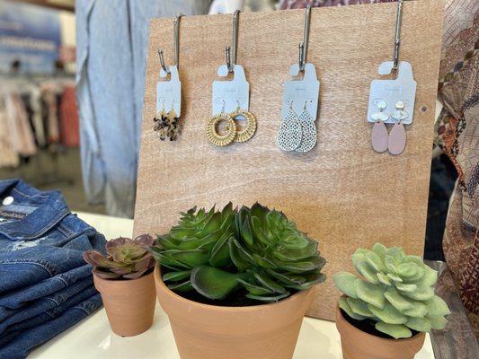 TULARE OUTLETS - Updated December 2025 - 102 Photos & 95 Reviews - 1407 ...