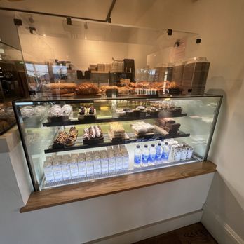 MOMONA BAKERY AND COFFEE SHOP - Updated June 2024 - 394 Photos & 165 ...