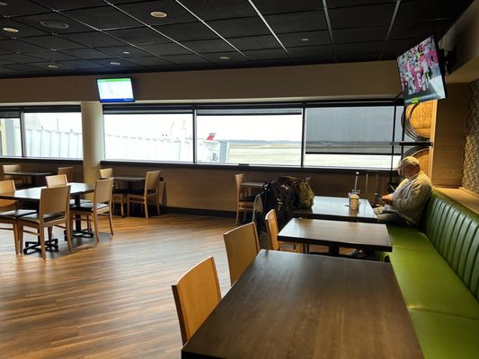 BOURBON LIBRARY - Updated December 2025 - 39 Photos & 28 Reviews - 4000 ...