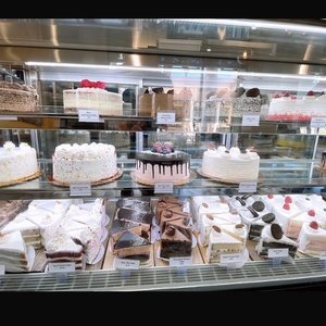 MR BAKER BAKERY & CAFE - 910 Photos & 622 Reviews - 10730 E Foothill ...