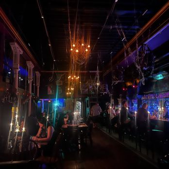 RAVEN’S MANOR - Updated July 2024 - 1073 Photos & 351 Reviews - 235 SW ...