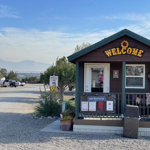 ENCHANTED TRAILS RV PARK & TRADING POST - Updated June 2025 - 75 Photos ...