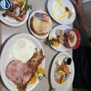 MAC’S DELI & CAFE - Updated June 2024 - 218 Photos & 453 Reviews - 630 ...