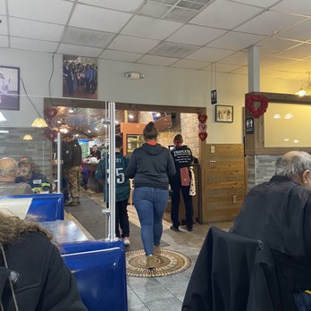 TRIPLETS FAMILY RESTAURANT - Updated December 2024 - 115 Photos & 143 ...
