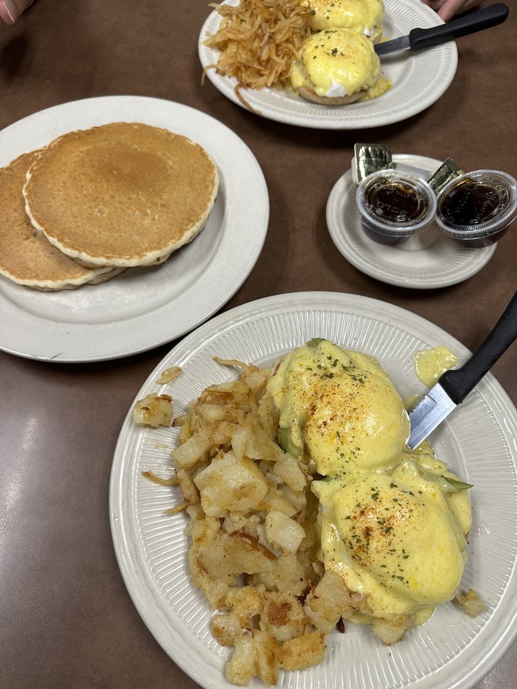 UNCLE DANNY’S FAMILY RESTAURANT - 23 Photos & 15 Reviews - 555 E Ridge ...