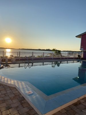 BEACH FRONT MOTEL - Updated August 2025 - 25 Photos & 25 Reviews - 873 ...