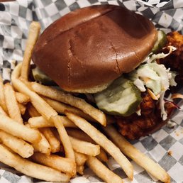 LA HOT CHICKEN - Updated July 2025 - 76 Photos & 79 Reviews - 42314 ...
