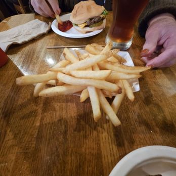 LIONS TAP FAMILY RESTAURANT - Updated March 2025 - 226 Photos & 502 ...