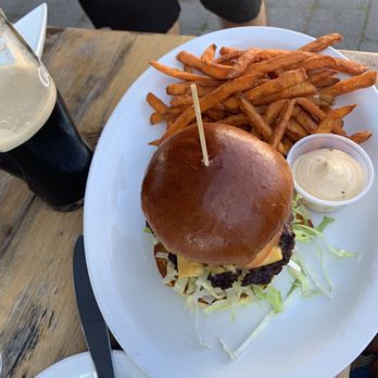 THE GOODMAN PUB & KITCHEN - Updated March 2025 - 122 Photos & 133 ...