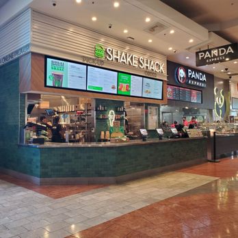 SHAKE SHACK WESTFIELD OAKRIDGE - Updated October 2025 - 130 Photos ...