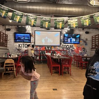 LADDER 133 SPORTS KITCHEN & SOCIAL - Updated December 2025 - 275 Photos ...