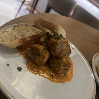 BIRDIE’S BARROOM AND KITCHEN - Updated May 2025 - 126 Photos & 79 ...