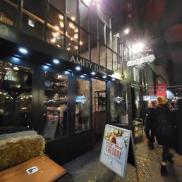 AMITY HALL DOWNTOWN - Updated July 2025 - 314 Photos & 476 Reviews - 80 ...