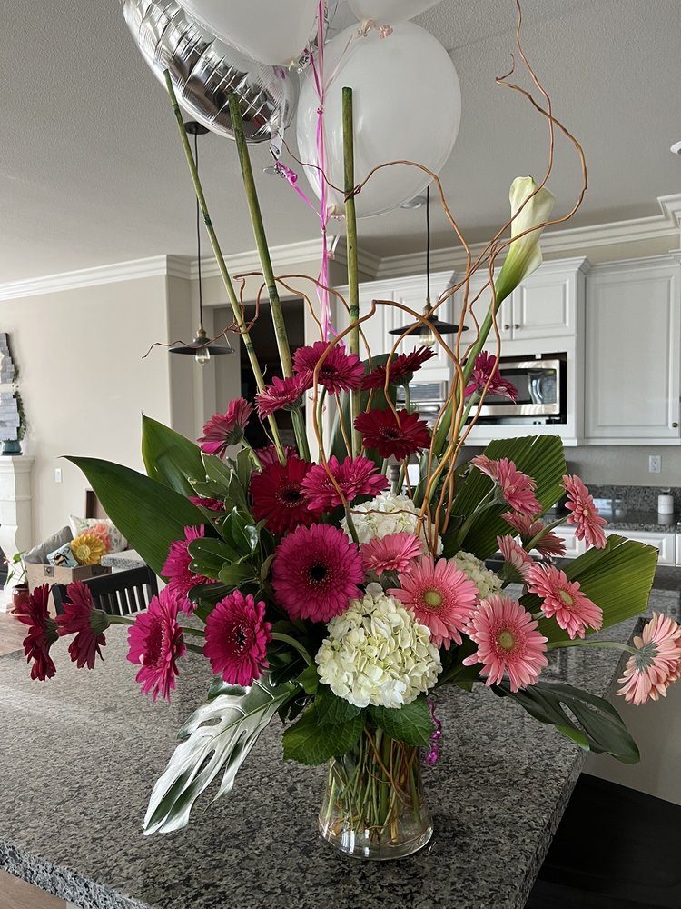 WES’ FLOWERS - Updated August 2024 - 141 Photos & 192 Reviews - 28007 ...