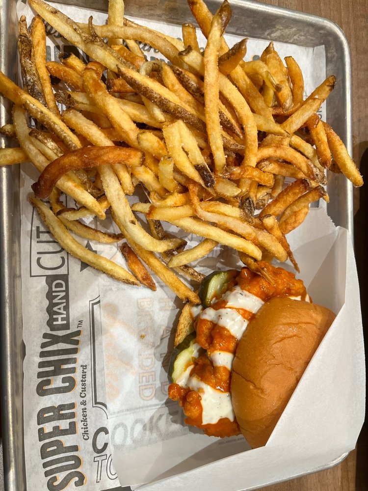 SUPER CHIX - 28 Photos & 17 Reviews - 5100 N 9th Ave, Pensacola ...