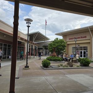 FOX VALLEY MALL - Updated December 2025 - 165 Photos & 66 Reviews - 195 ...