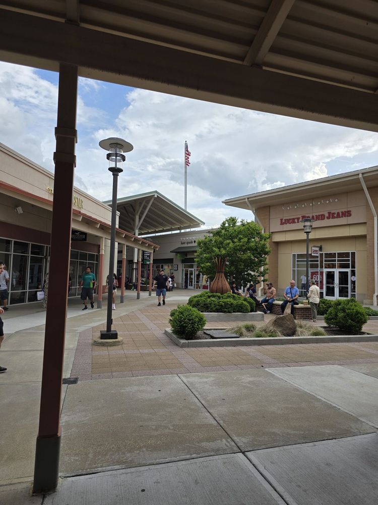 AURORA - Updated July 2025 - 1650 Premium Outlet Blvd, Aurora, Illinois ...