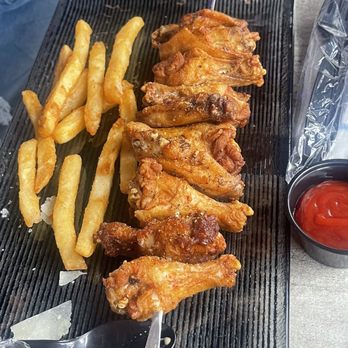 WEEZY’S - Updated November 2024 - 108 Photos & 44 Reviews - 200 Bennett ...