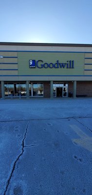 GOODWILL STORE & DONATION CENTER - Updated September 2024 - 73 Photos ...