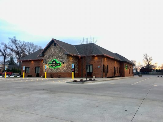 SPROUT’S INN - Updated November 2025 - 42 Photos & 48 Reviews - 2814 N ...