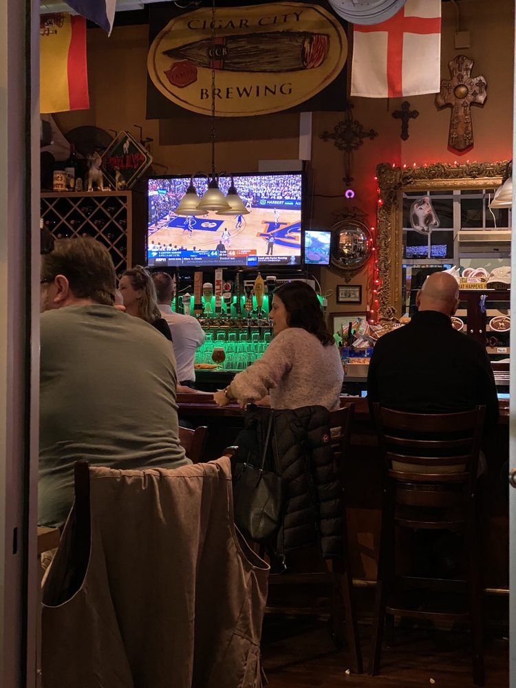 ROSIE’S TAVERN - 65 Photos & 80 Reviews - 730 Broadway, Dunedin ...