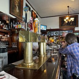 JAKE’S FAMOUS CRAWFISH - Updated June 2025 - 2116 Photos & 2013 Reviews ...