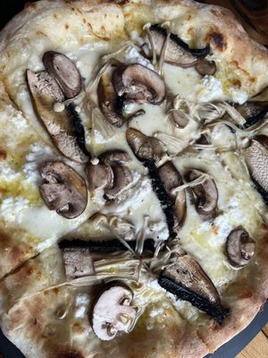 CRUST & CRATE - Updated March 2025 - 15 Photos - 1 - 5112 Kanata Avenue ...