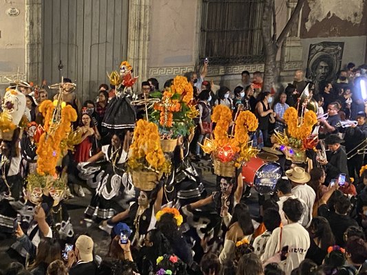 COMPARSA DE CHINAS OAXAQUEÑAS DE GENOVEVA MEDINA - 19 Photos - Av. de ...