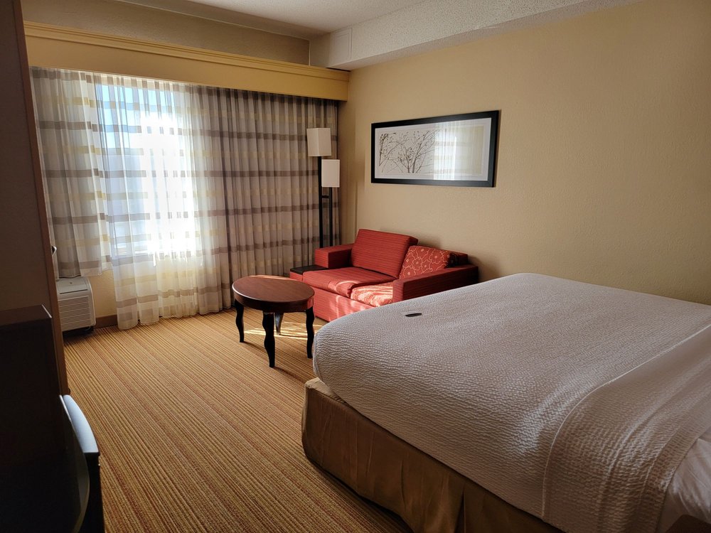 COURTYARD LOUISVILLE NORTHEAST - Updated August 2025 - 28 Photos & 24 ...