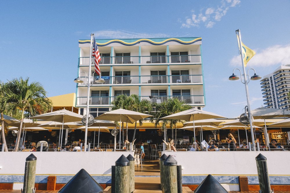 SHUCKERS WATERFRONT BAR AND GRILL - 1089 Photos & 1089 Reviews - 1819 ...